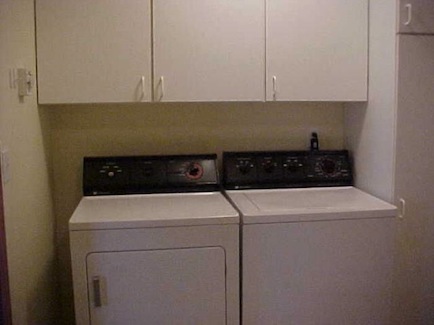 950 S Ash #205.2 laundry | RH Cooke & Associates